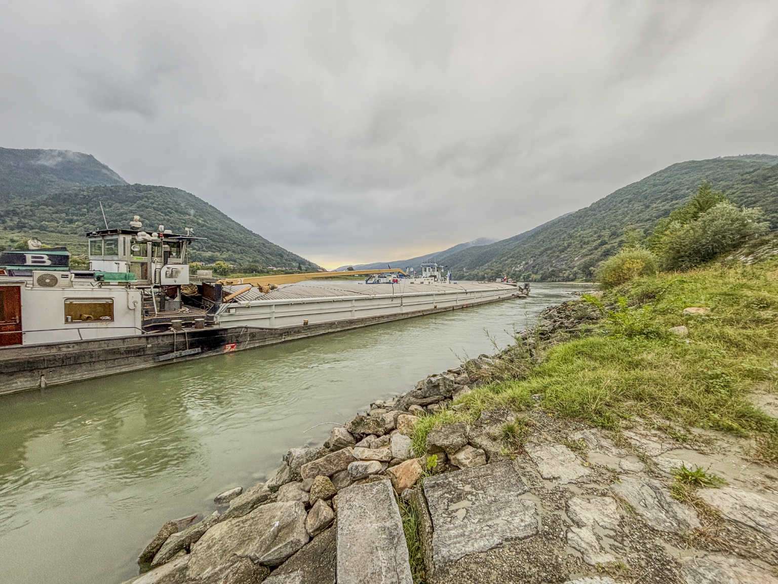 EINSATZBERICHT 26.9.2025, 16:01 – Frachtschiff auf der Donau bei Spitz ...